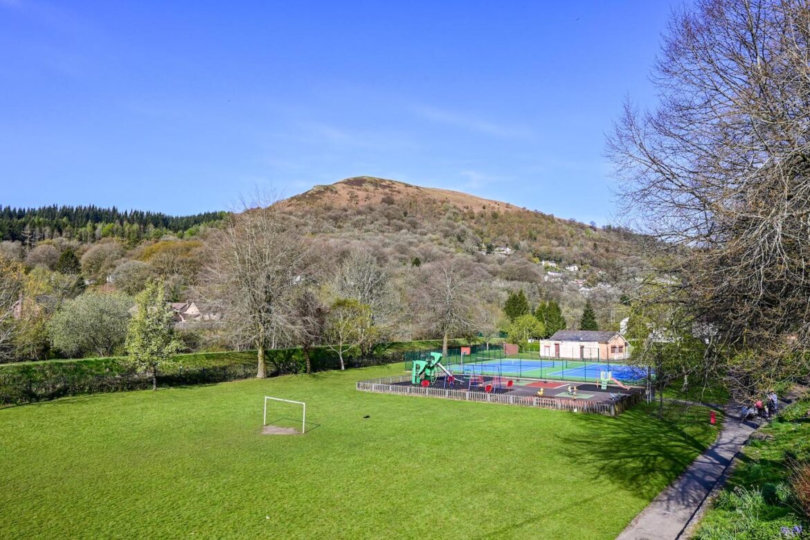 How To Do Garth Mountain Walk! Easy & Hard Routes!